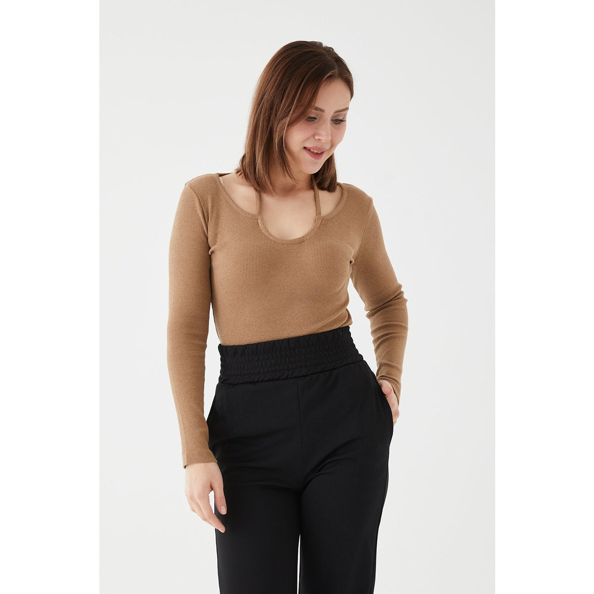 Coffee Halter Neck Detailed Blouse – Montivo