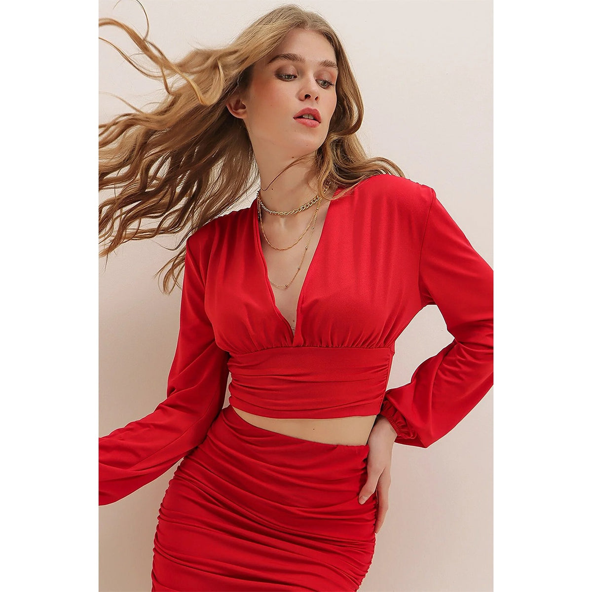 Red Deep Decollete Waist Tape Crop Top – Montivo