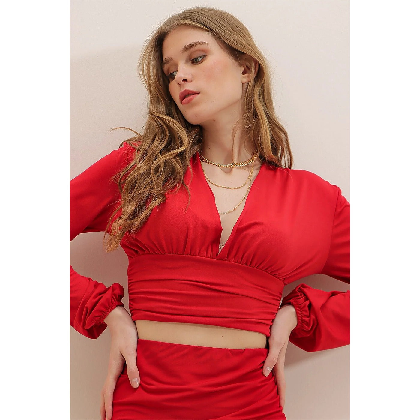 Red Deep Decollete Waist Tape Crop Top – Montivo
